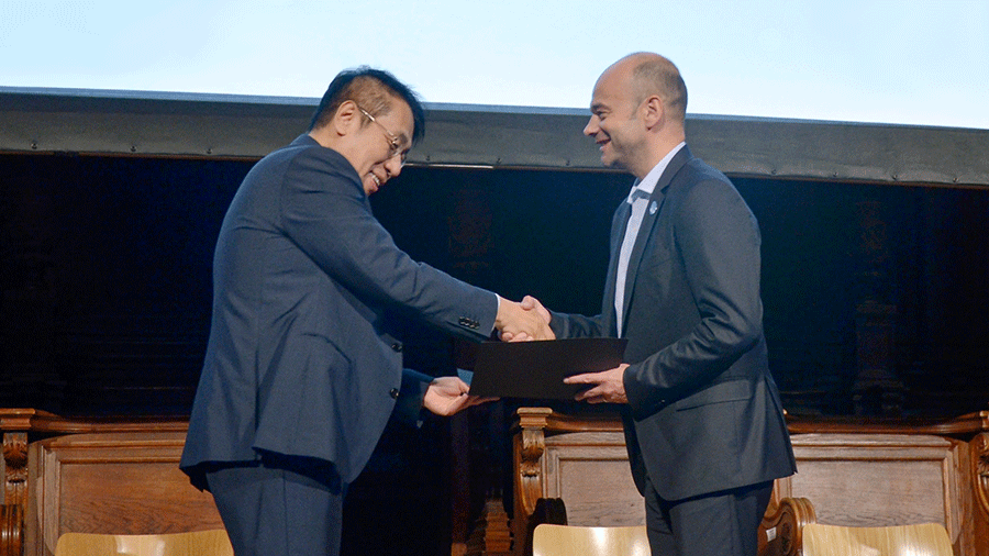 ARI Program Leader Martin Stoddart receives prestigious honor from the ...