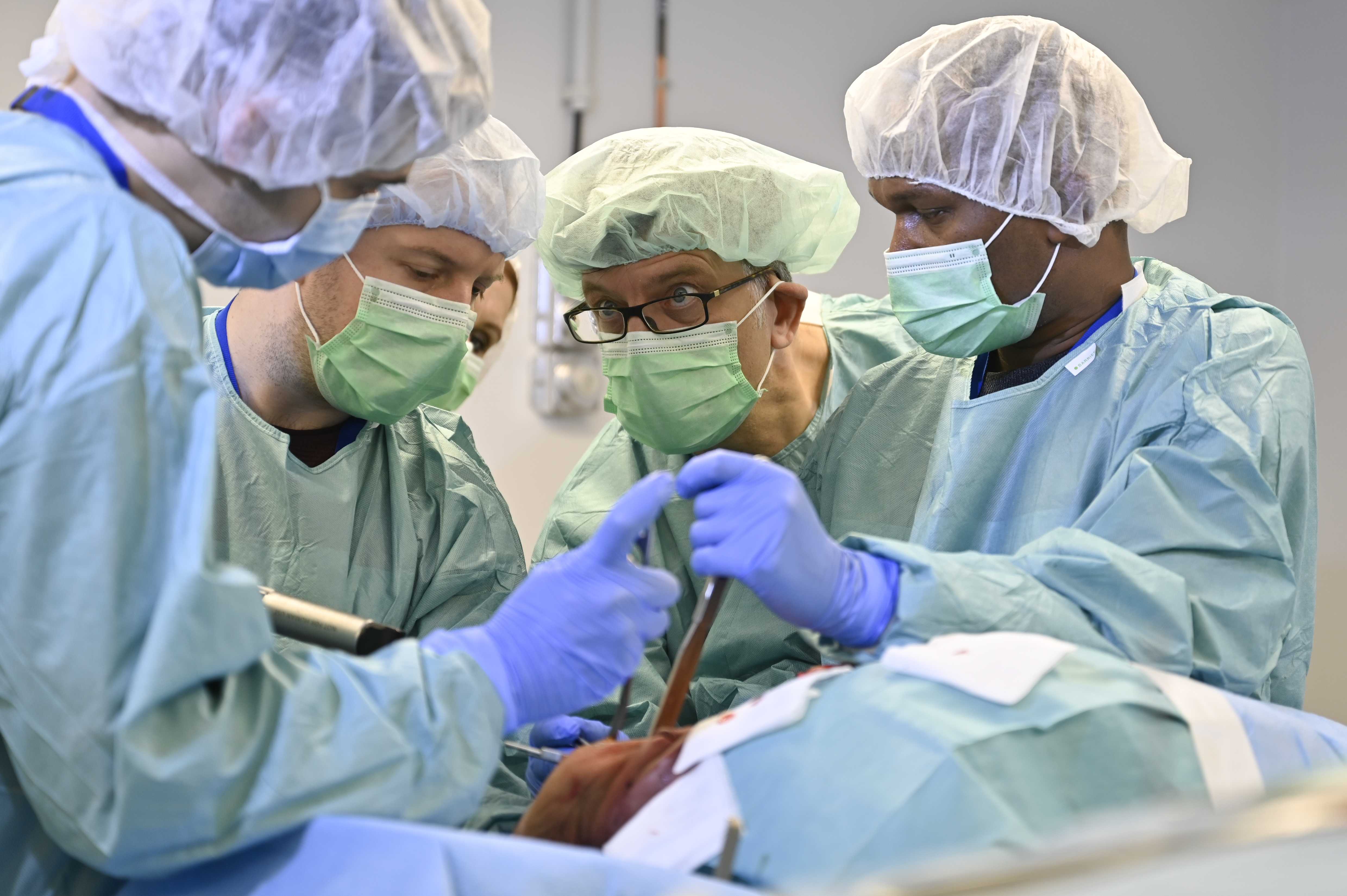 Comprehensive Shoulder Arthroplasty - become an expert learning from AO ...