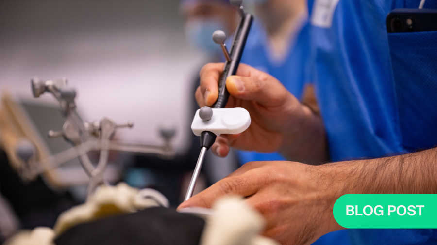 Spine instrumentation: between freehand and navigation